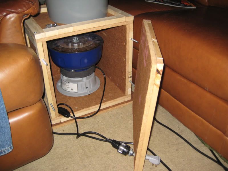 My solution for reloading in a tiny apartment/room - Calguns.net