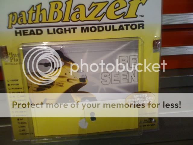 Modern Vespa : Installing A Headlight Modulator on PX200.