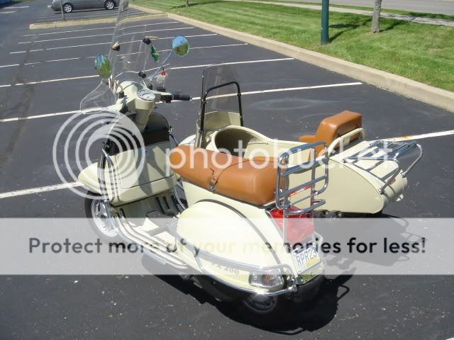 Modern Vespa : PX200 with Sidecar